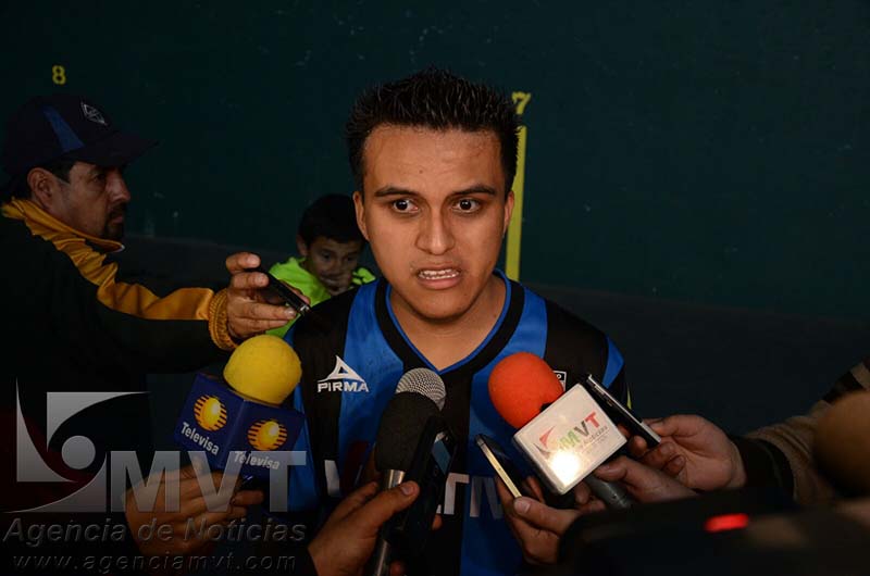 Mexiquense rompe récord Guinness de dominadas