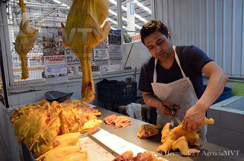 Polleros de Toluca sí observaron alza en precios, derivado de extorsiones