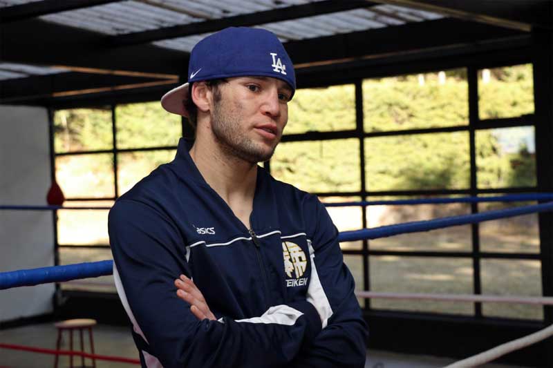 Entrena boxeador Carlos Cuadras en el Centro Ceremonial Otomí