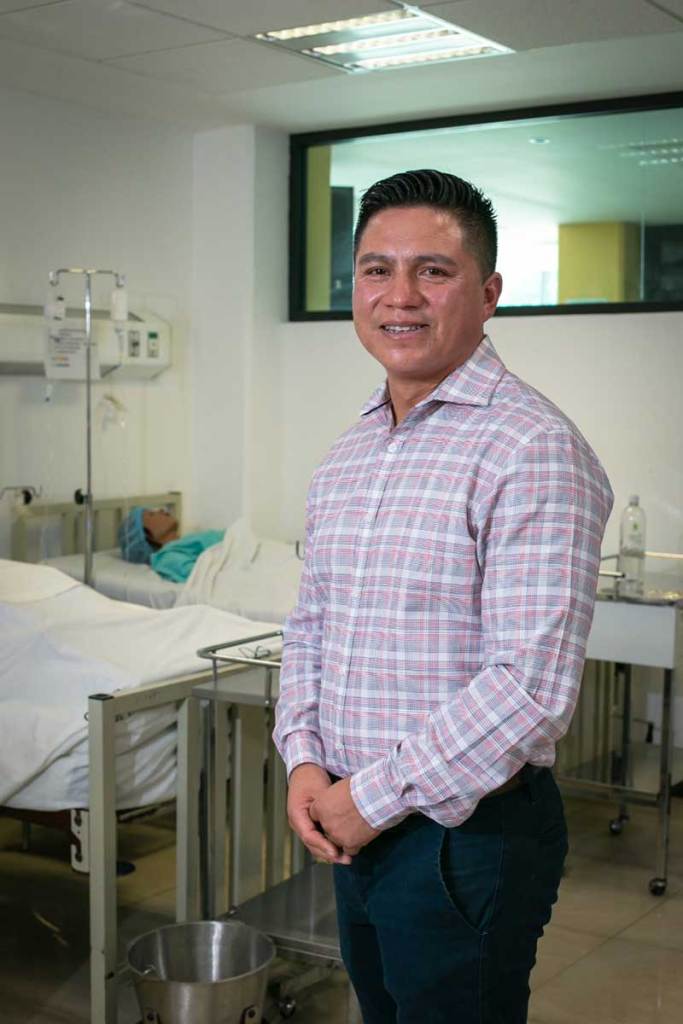 Julio Flores, un ejemplo universitario de superación