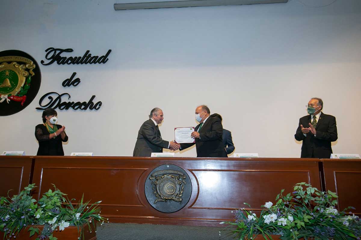 Confirma UAEMéx acreditación de Licenciatura en Derecho