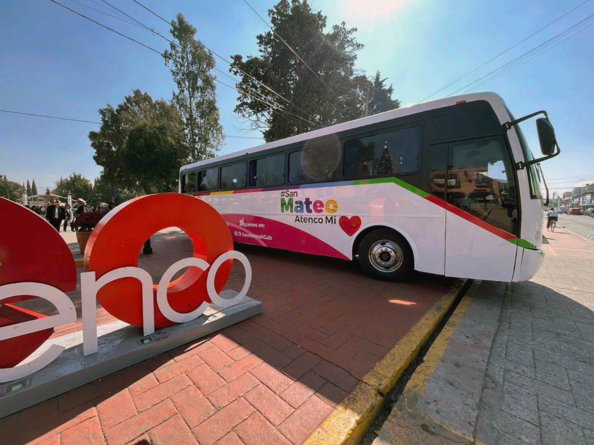 Dona Flecha Roja autobús en beneficio de San Mateo Atenco
