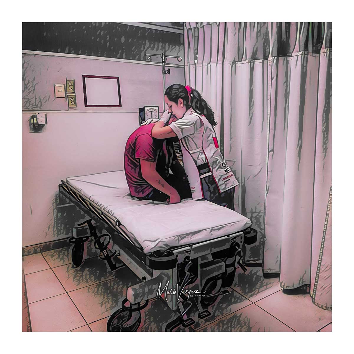 ¿Quién es la paramédica de Cruz Roja que conforta a un lesionado?