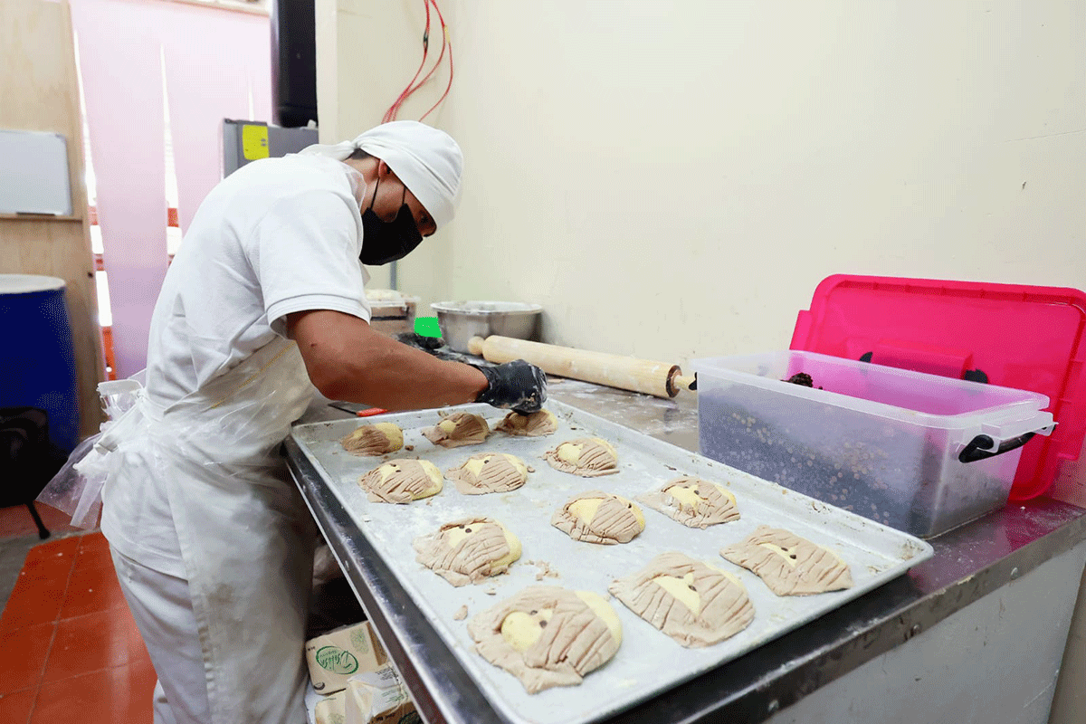 Convierten conchas de pan en Reyes Magos