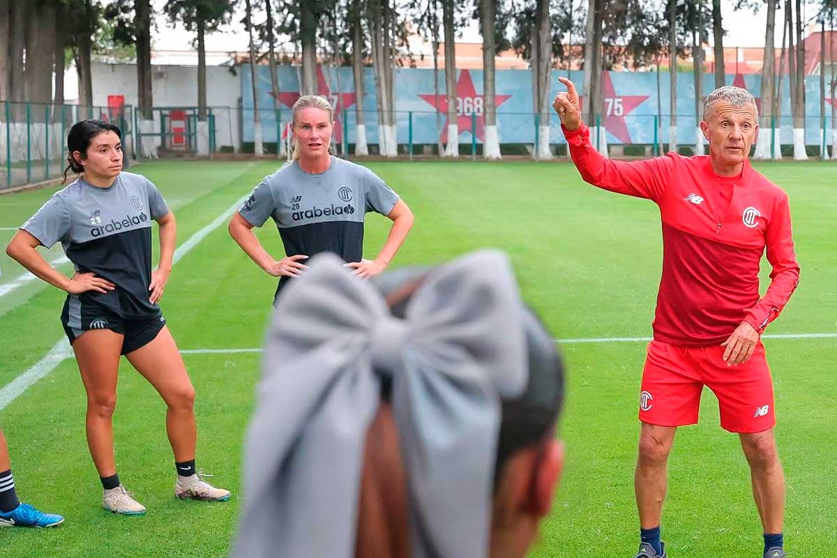 Diablas Rojas inician pretemporada con técnico francés y buscan ...
