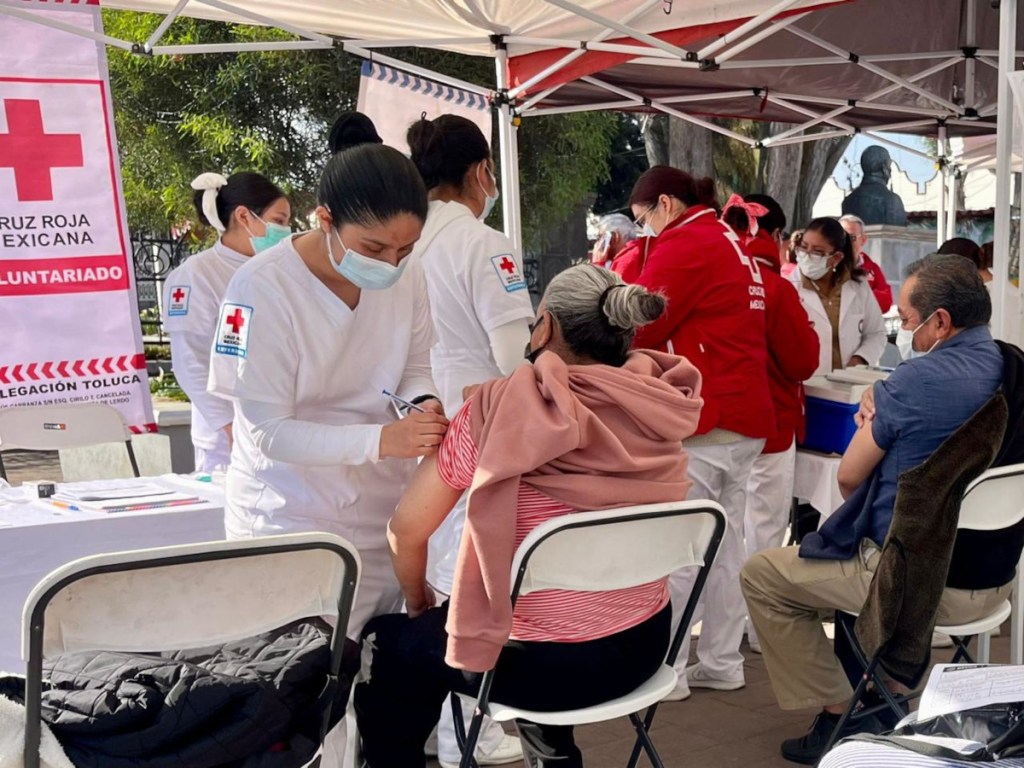 Cruz Roja Toluca aplica vacunas gratuitas Pfizer contra Covid en San ...