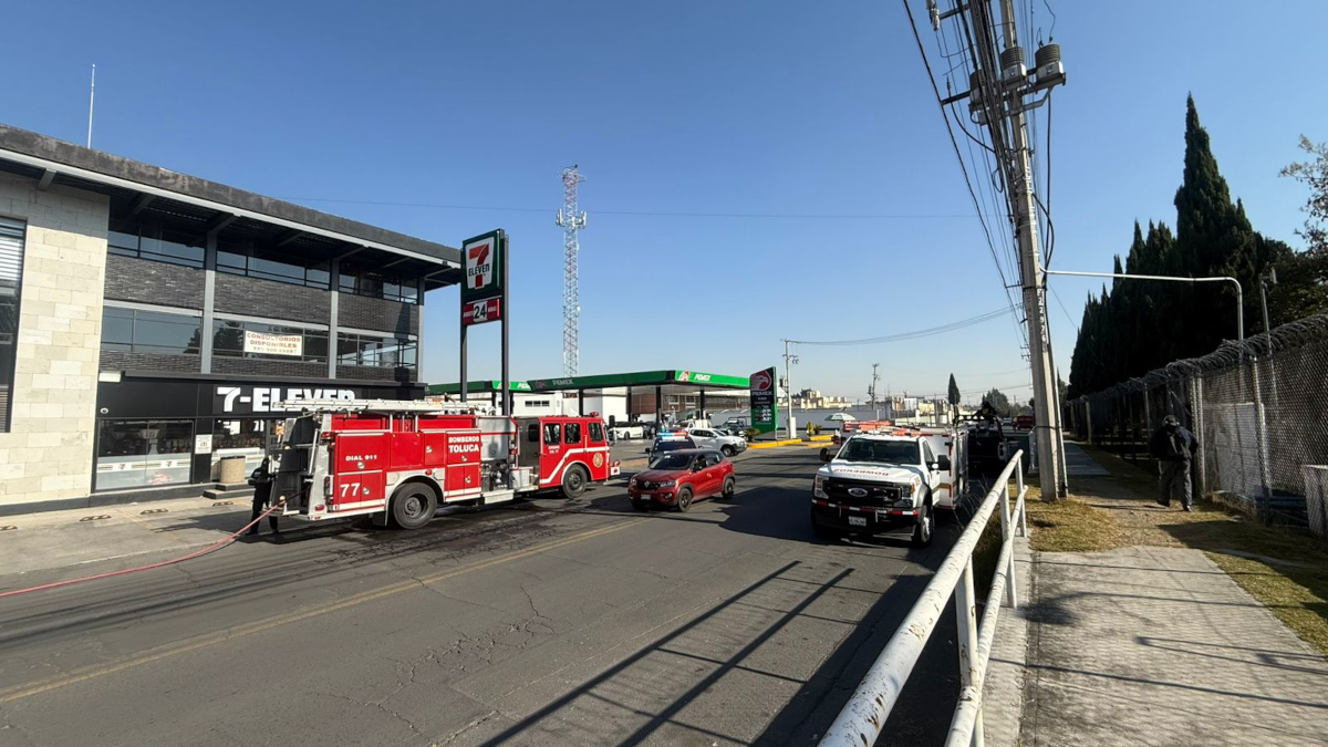 Movilización en Toluca por fuga de nitrógeno en pipa de transporte