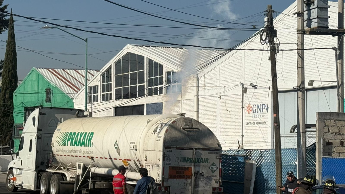 Movilización en Toluca por fuga de nitrógeno en pipa de transporte