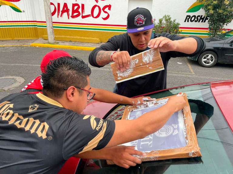 Afición del Toluca “pinta” la ciudad: rotulan más de 20 mil autos rumbo ...